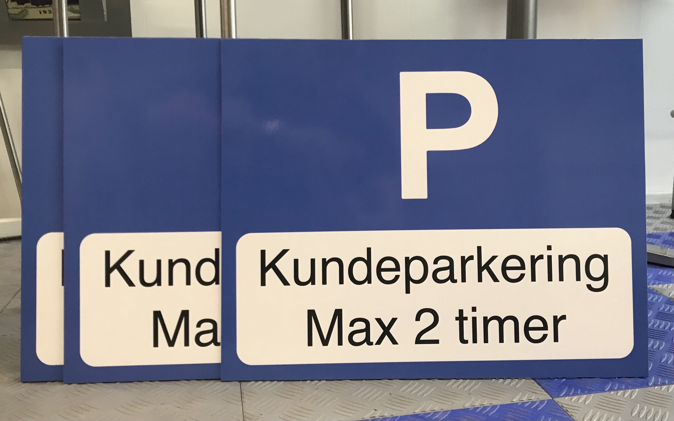 Skilt / plakater / bannere || produkter fra Land Trykkeri AS