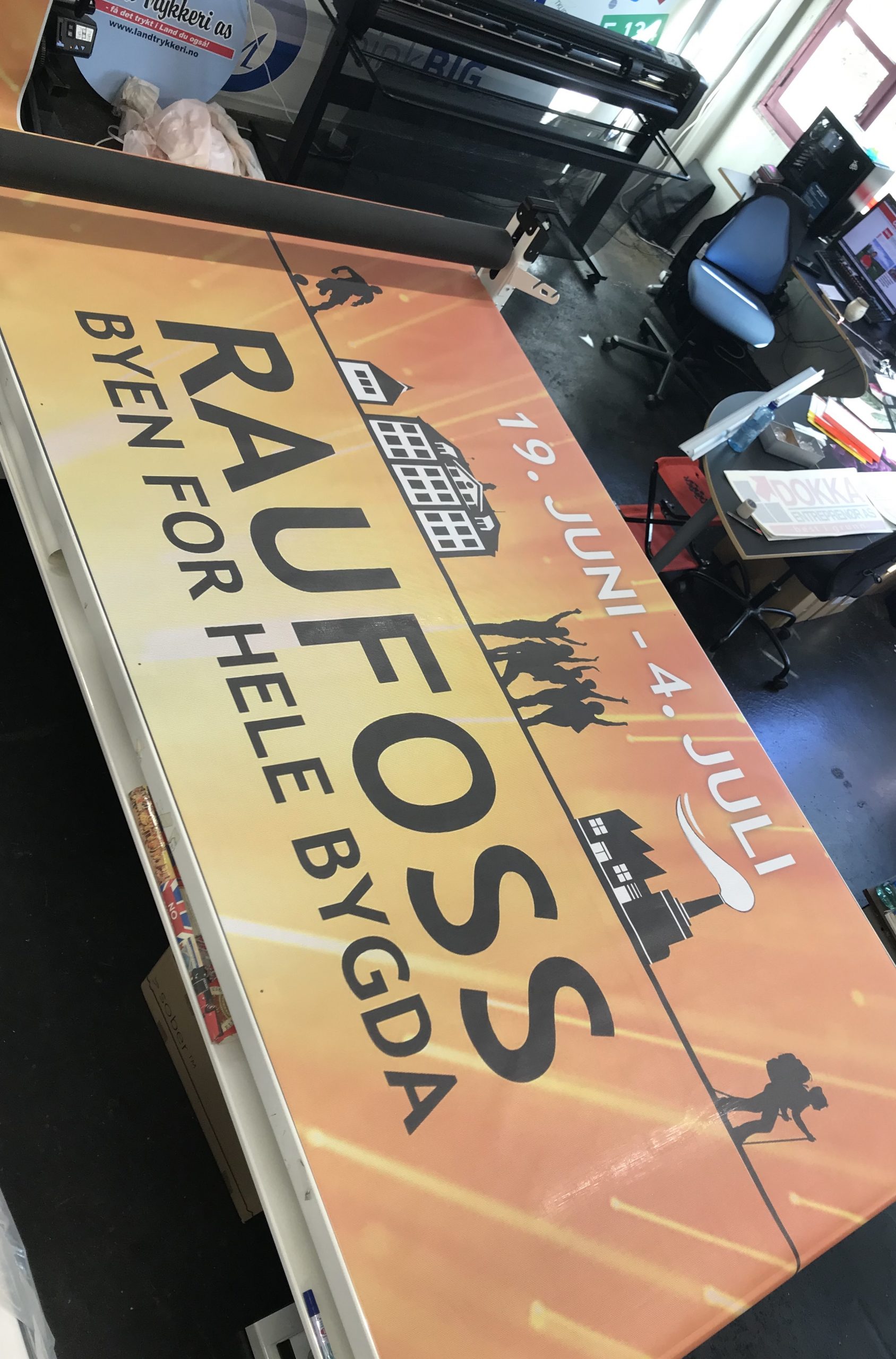 Skilt / plakater / bannere || produkter fra Land Trykkeri AS